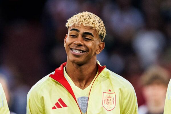 Lamine Yamal officially becomes Barcelona's new number 10